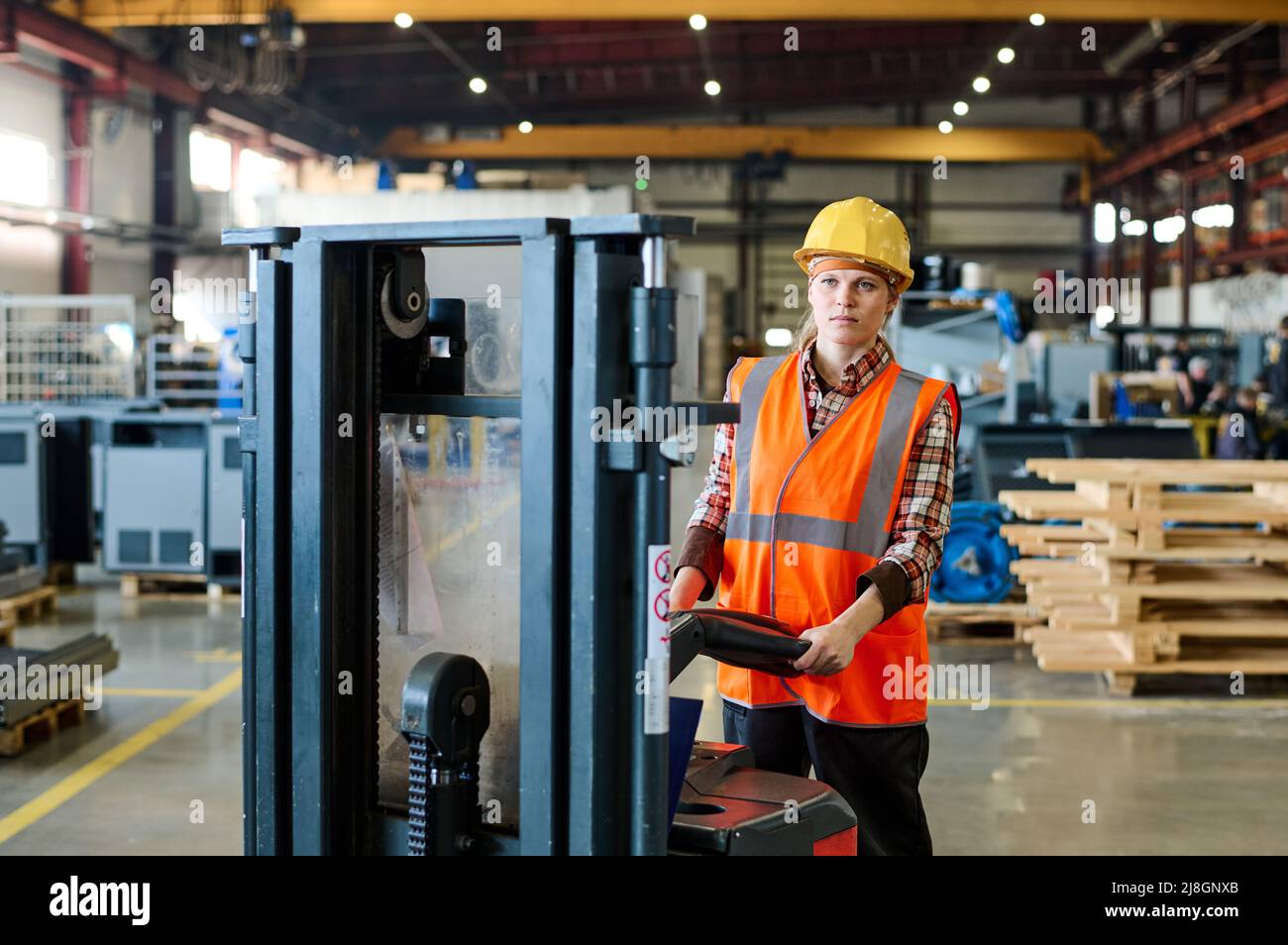 Modern warehouse forklift hi-res stock photography and images - Alamy