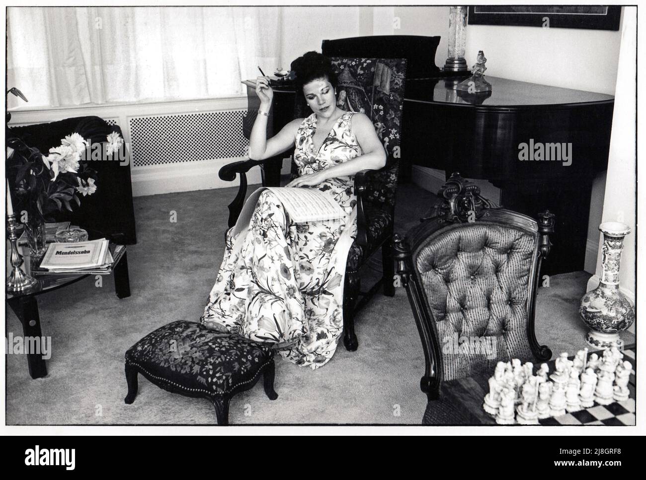 Full length portrait concert Cut Out Stock Images & Pictures - Alamy