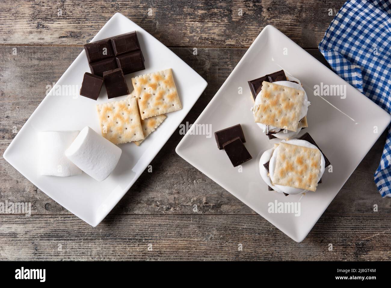Homemade smores on wooden table. Typical American dessert Stock Photo ...