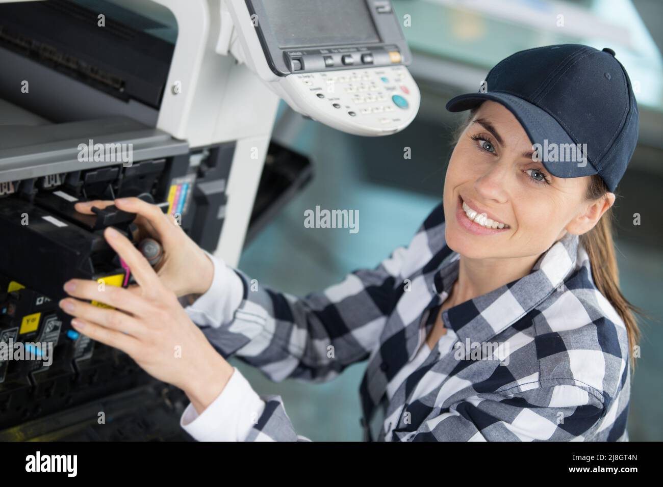 Technician repairing printer hi-res stock photography and images - Alamy