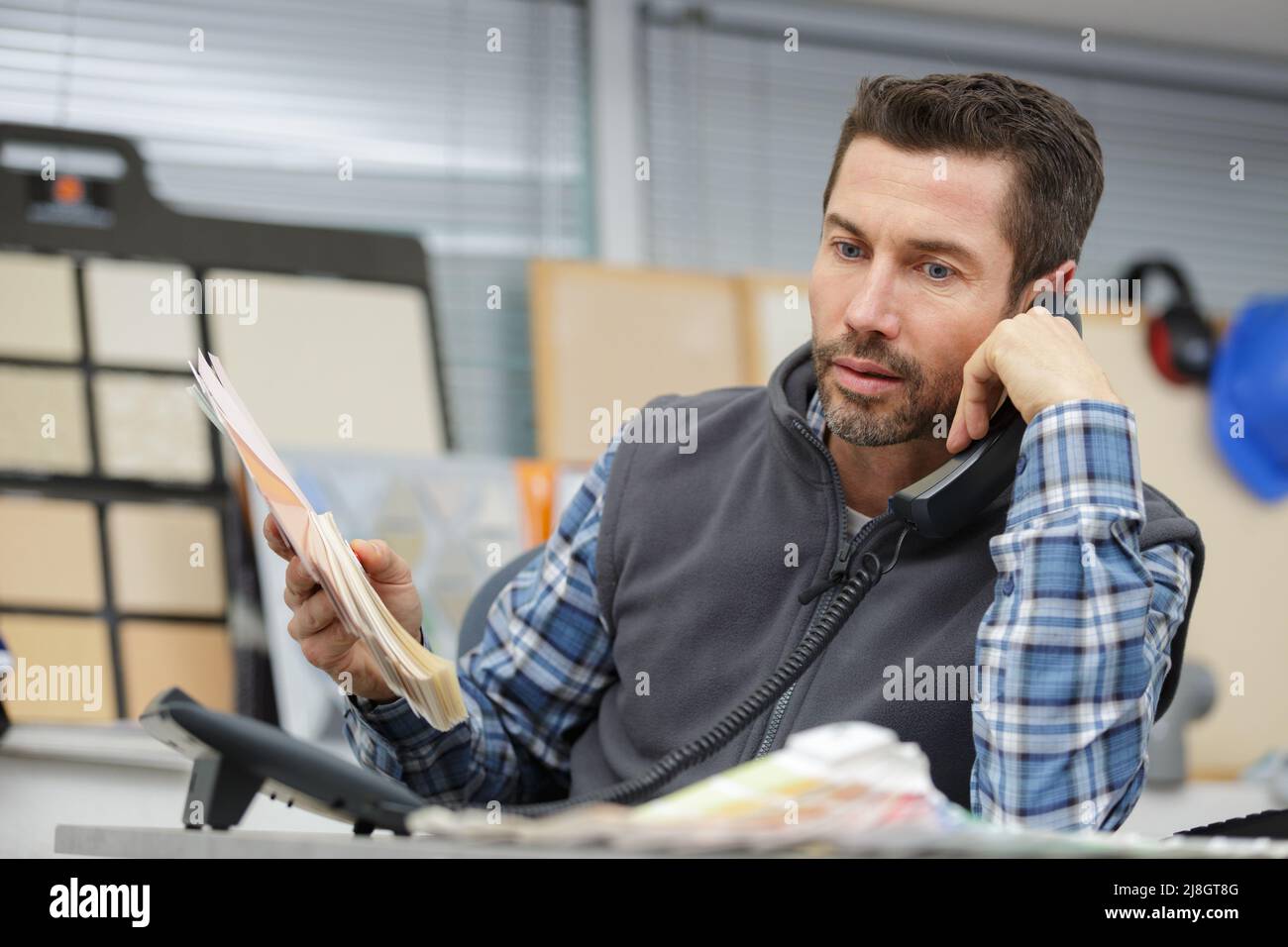 Mobile phone parts repairing hi-res stock photography and images - Alamy
