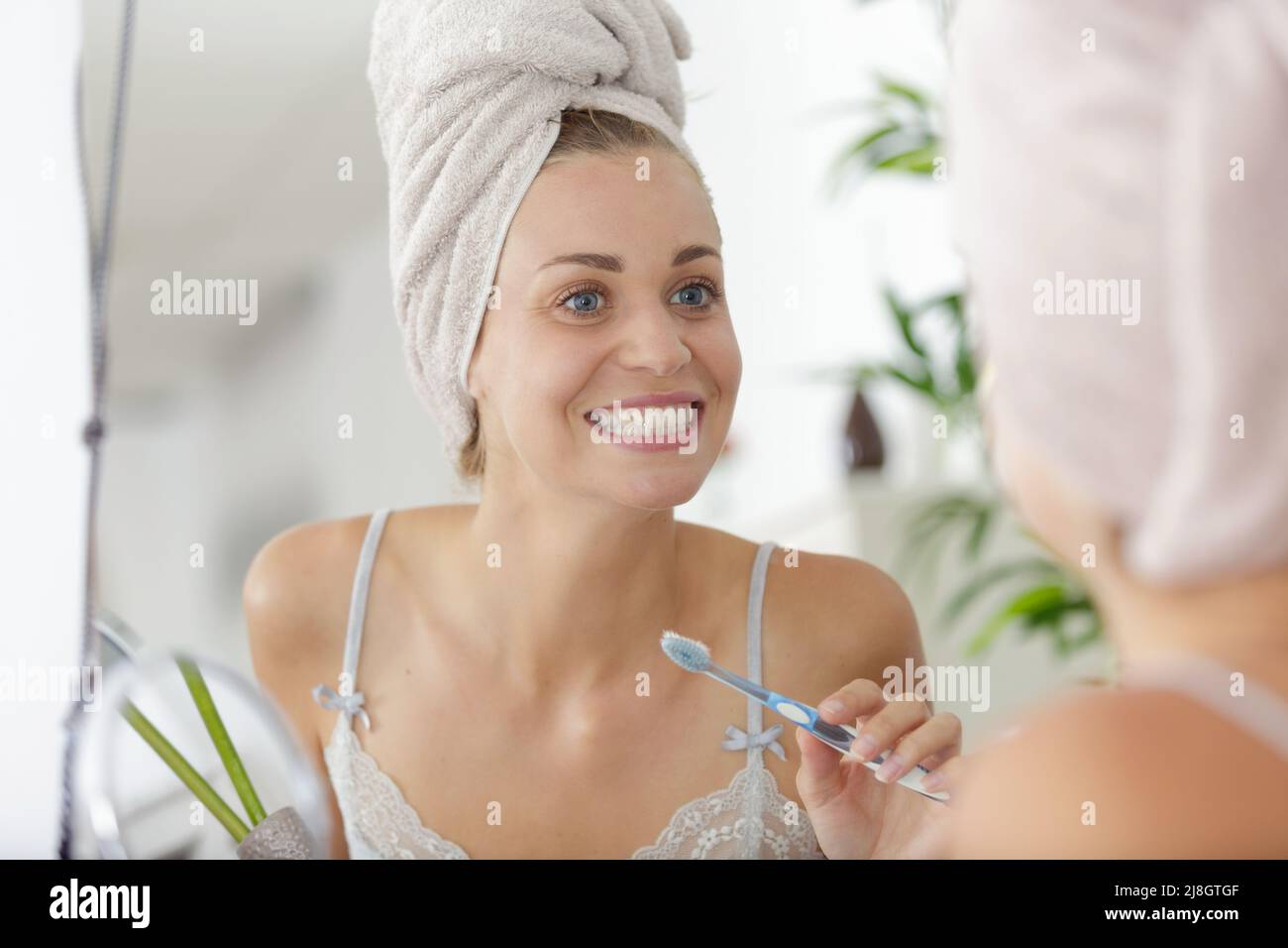 Woman open mouth mirror checking hi-res stock photography and images ...