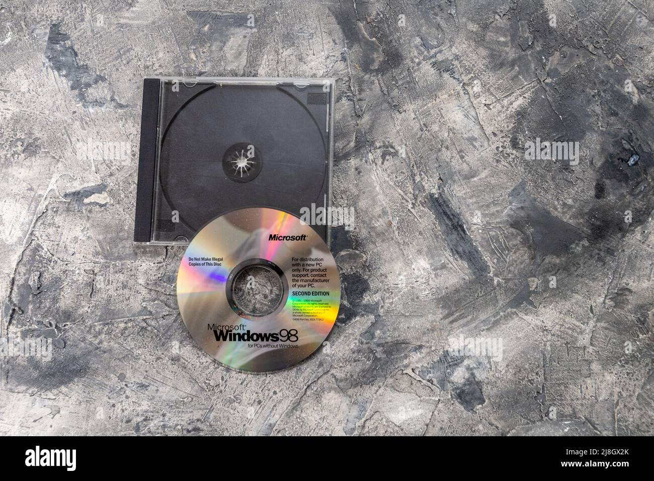 Distribution disc of Microsoft's Windows 98 second edition operating ...