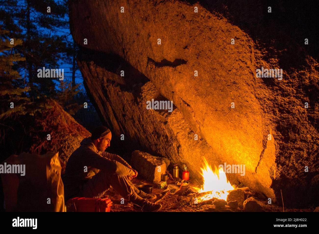 Campfire area hi-res stock photography and images - Alamy
