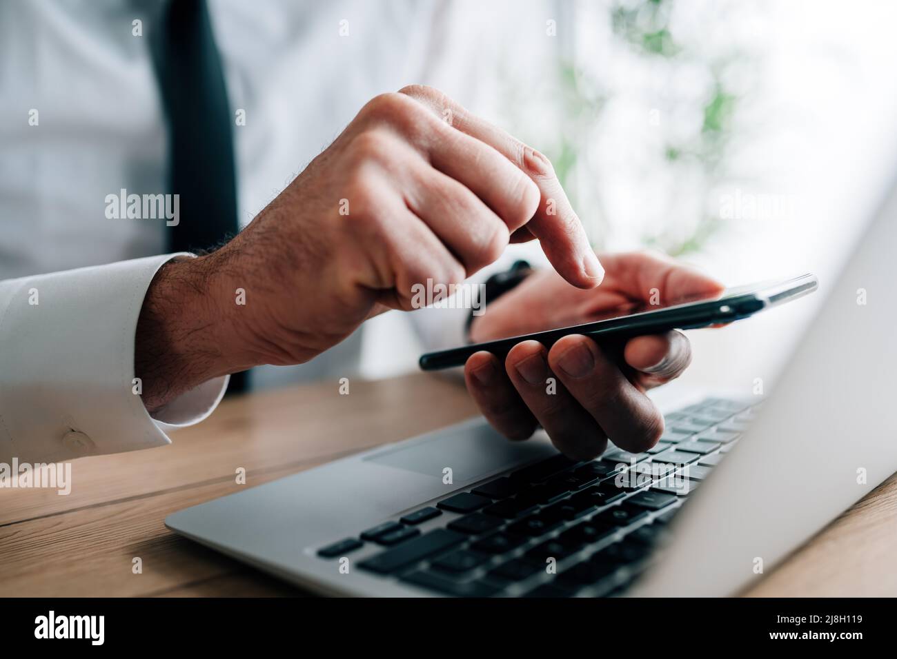 Auto-reply text message concept, busy businessman using auto respond ...