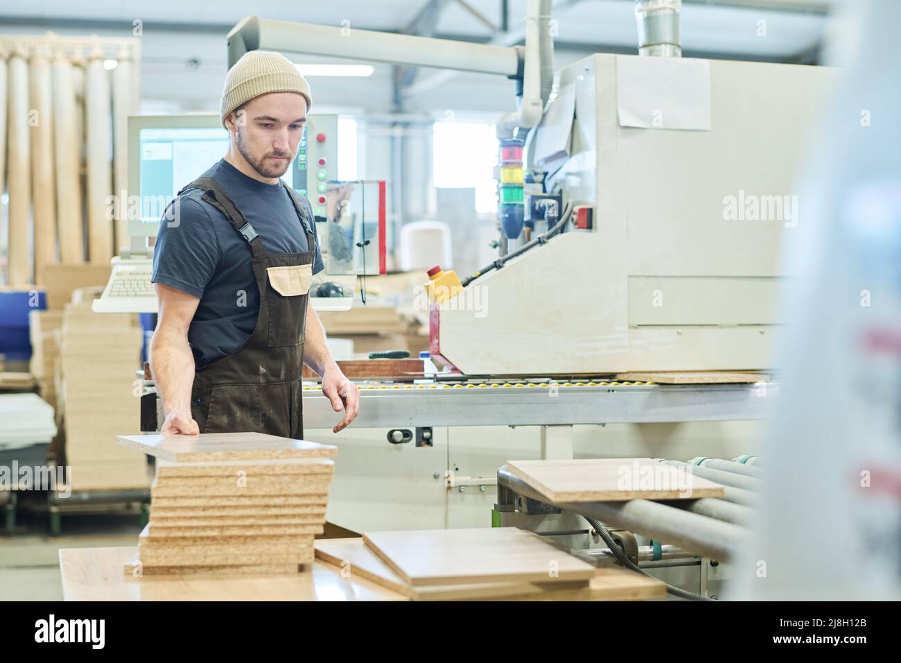 Worker timber factory overall hi-res stock photography and images - Alamy