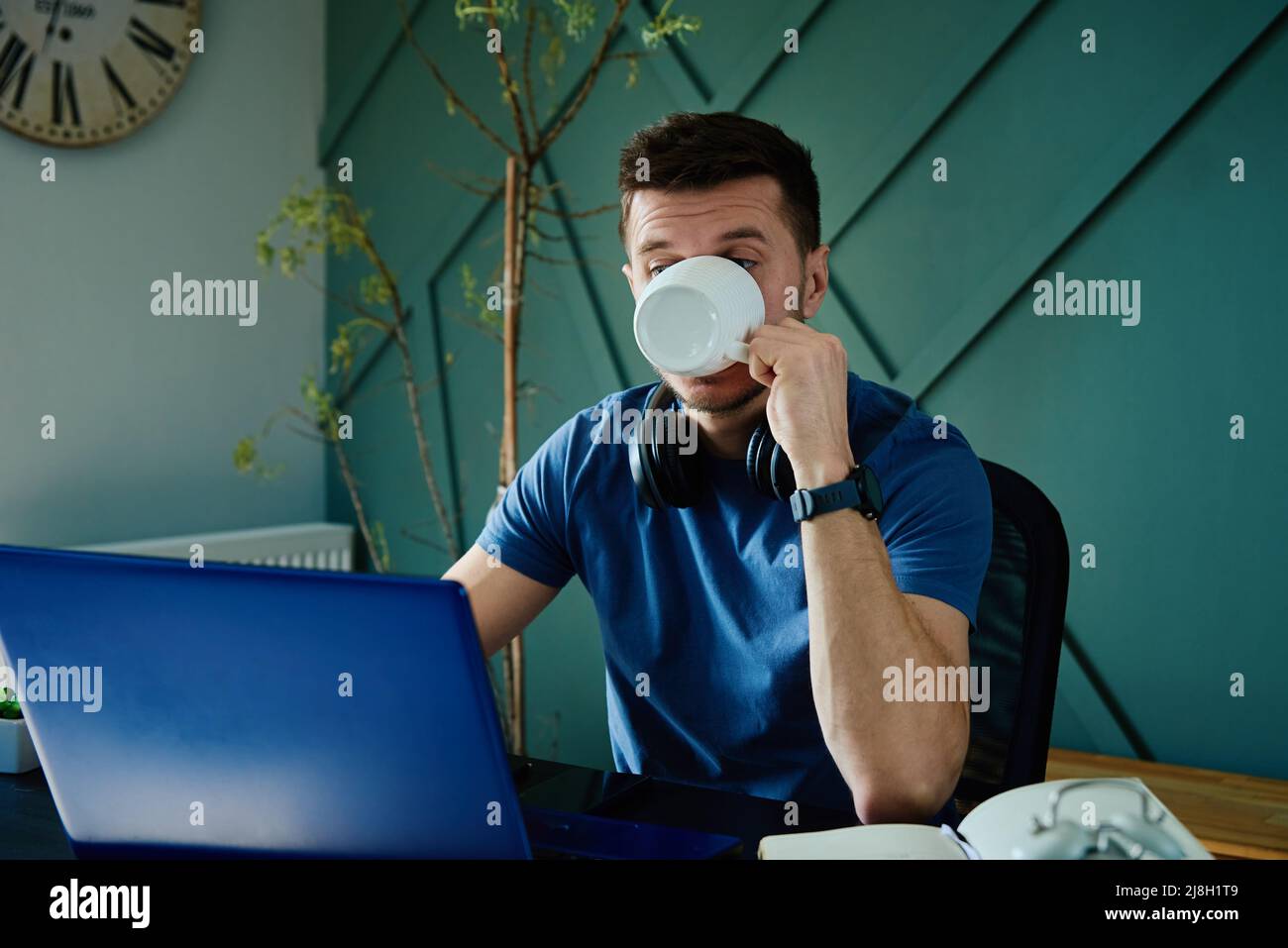Man shocked from news, Man wirh surprise emotion looking at laptop ...