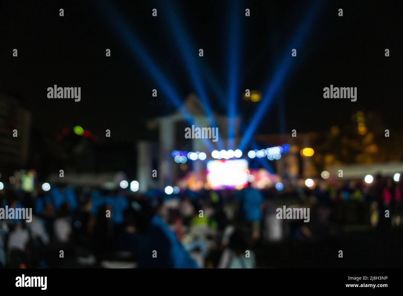 Blurry crowd cheering hi-res stock photography and images - Alamy