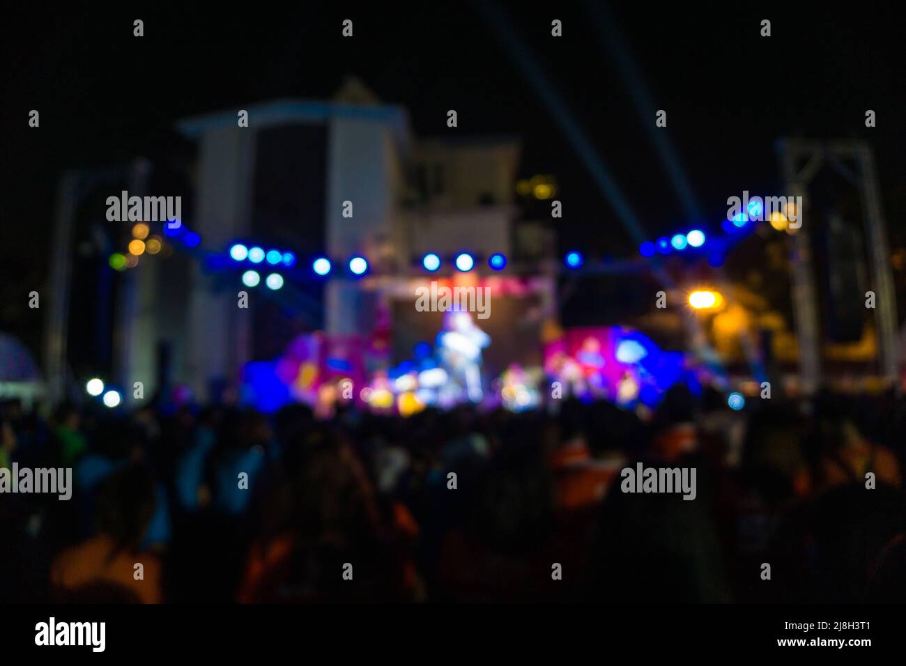 Blurry crowd cheering hi-res stock photography and images - Alamy