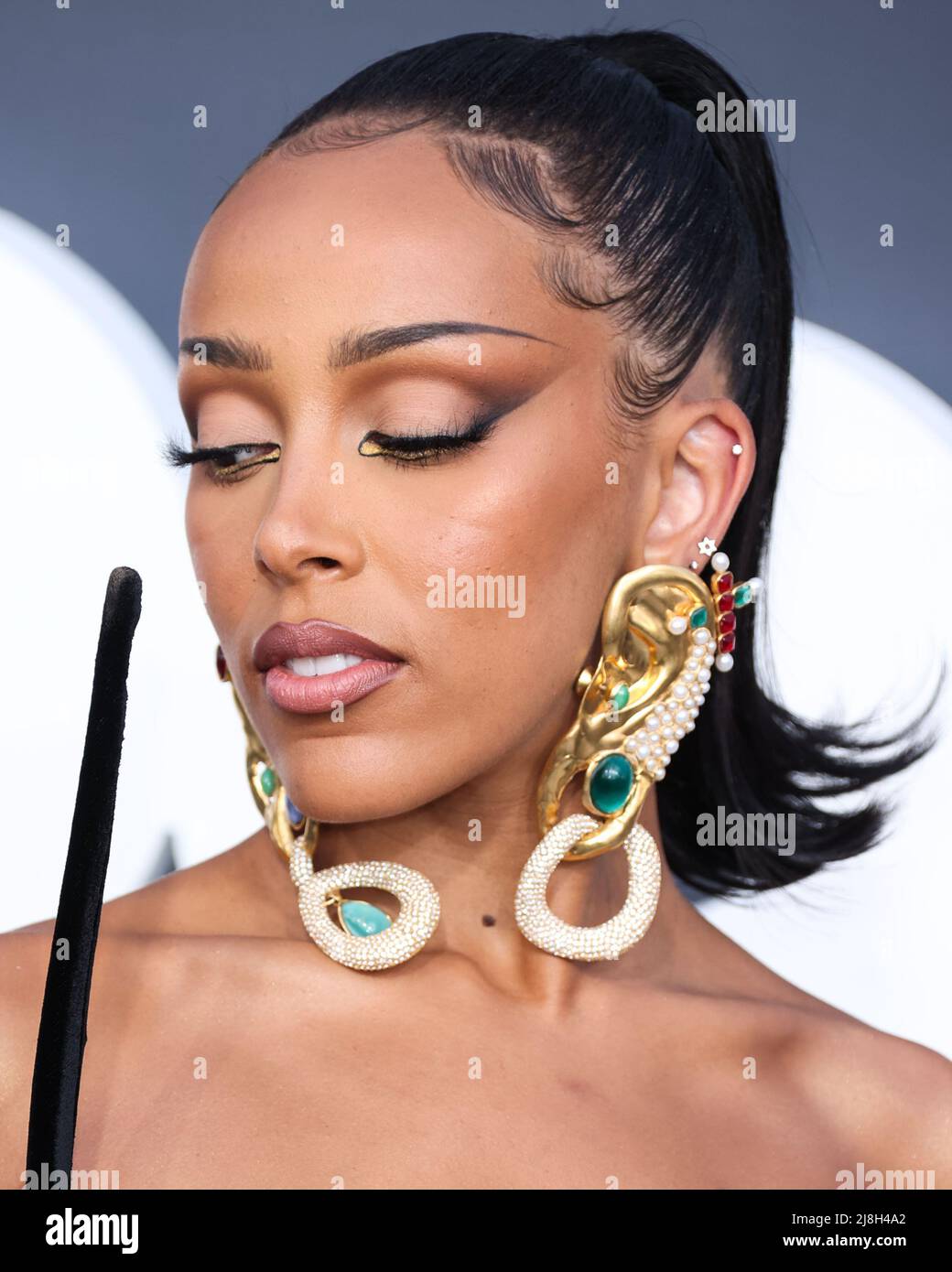 Doja cat schiaparelli hi-res stock photography and images - Alamy