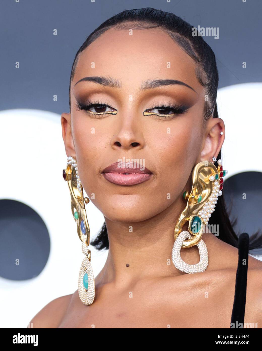 Doja cat schiaparelli hi-res stock photography and images - Alamy