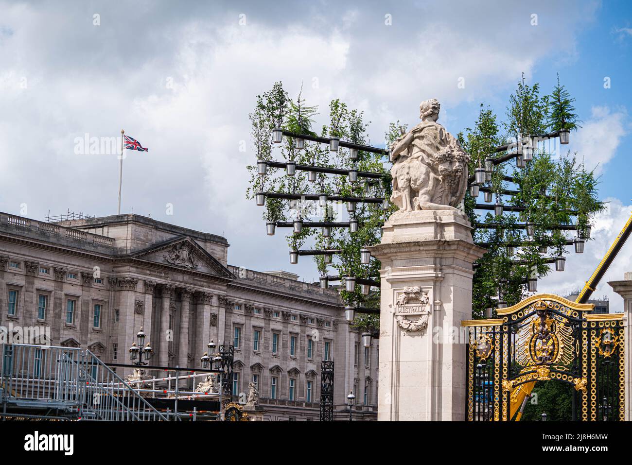 Tags (keywords)London UK, 16 May 2022. A 21-metre sculpture in the ...