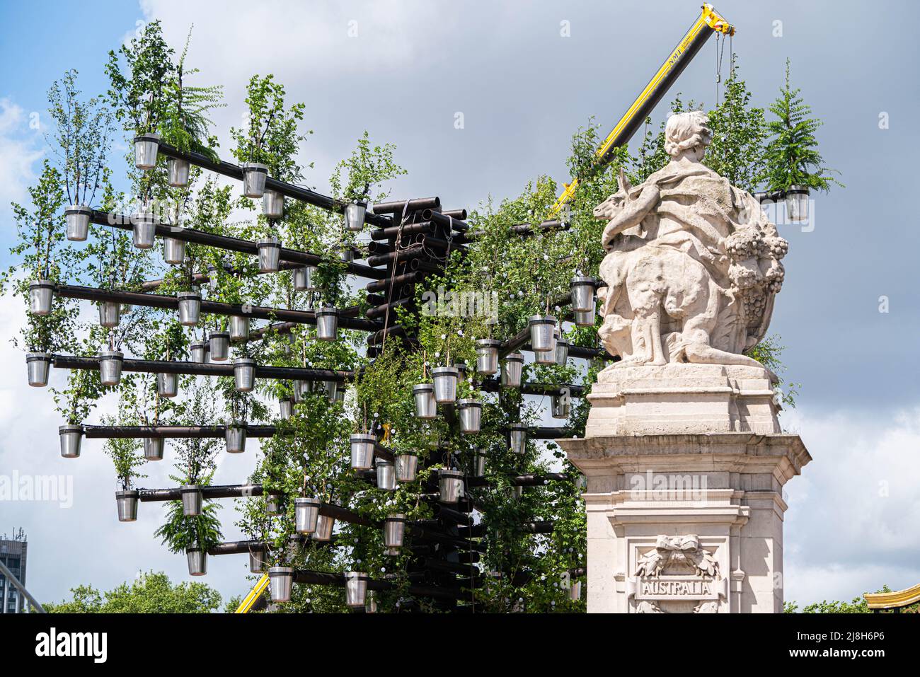 Designed by heatherwick studio hi-res stock photography and images - Alamy