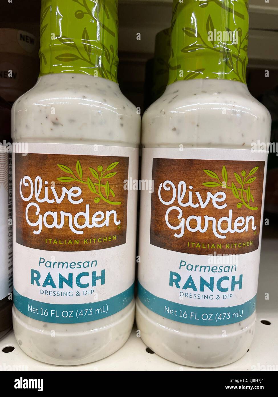 Salad dressings shelves hi-res stock photography and images - Alamy