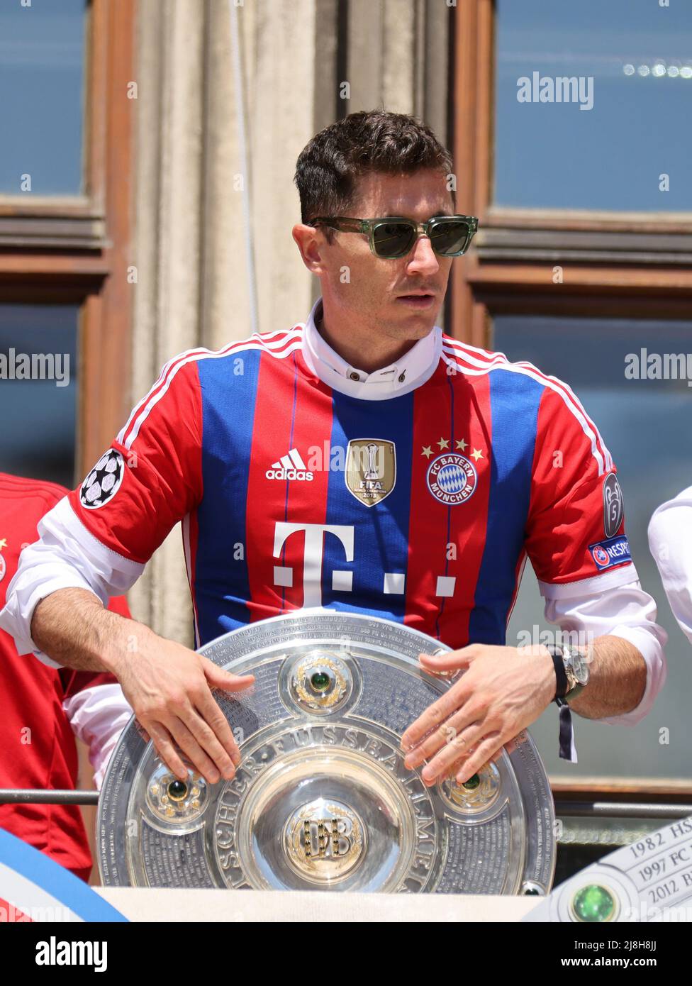 Robert Lewandowski of Bayern Muenchen mit Meisterschale FC Bayern ...