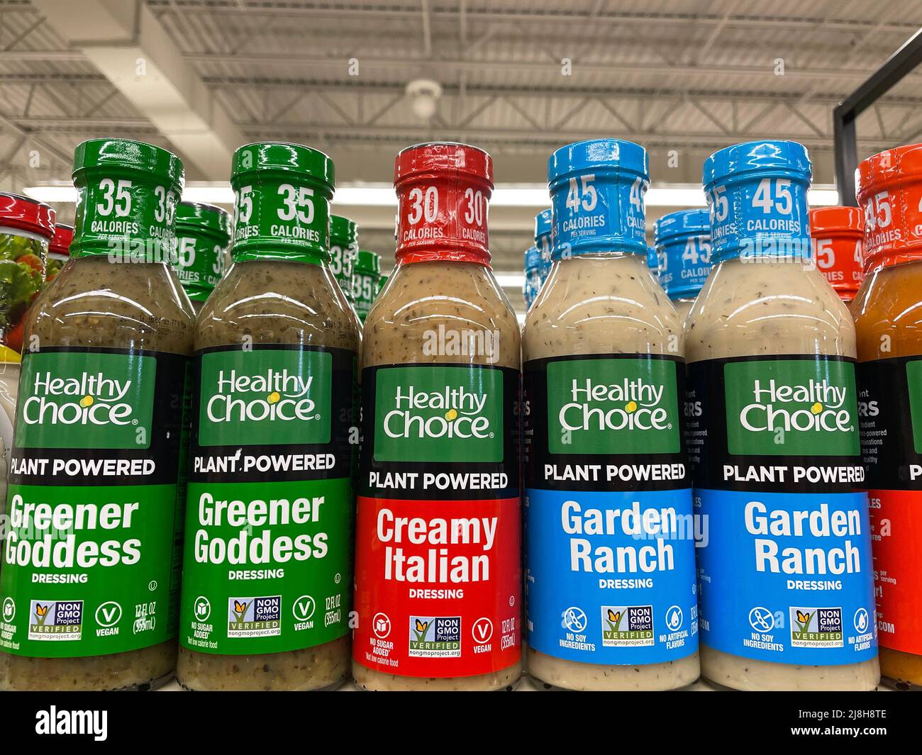 Salad dressings shelves hi-res stock photography and images - Alamy