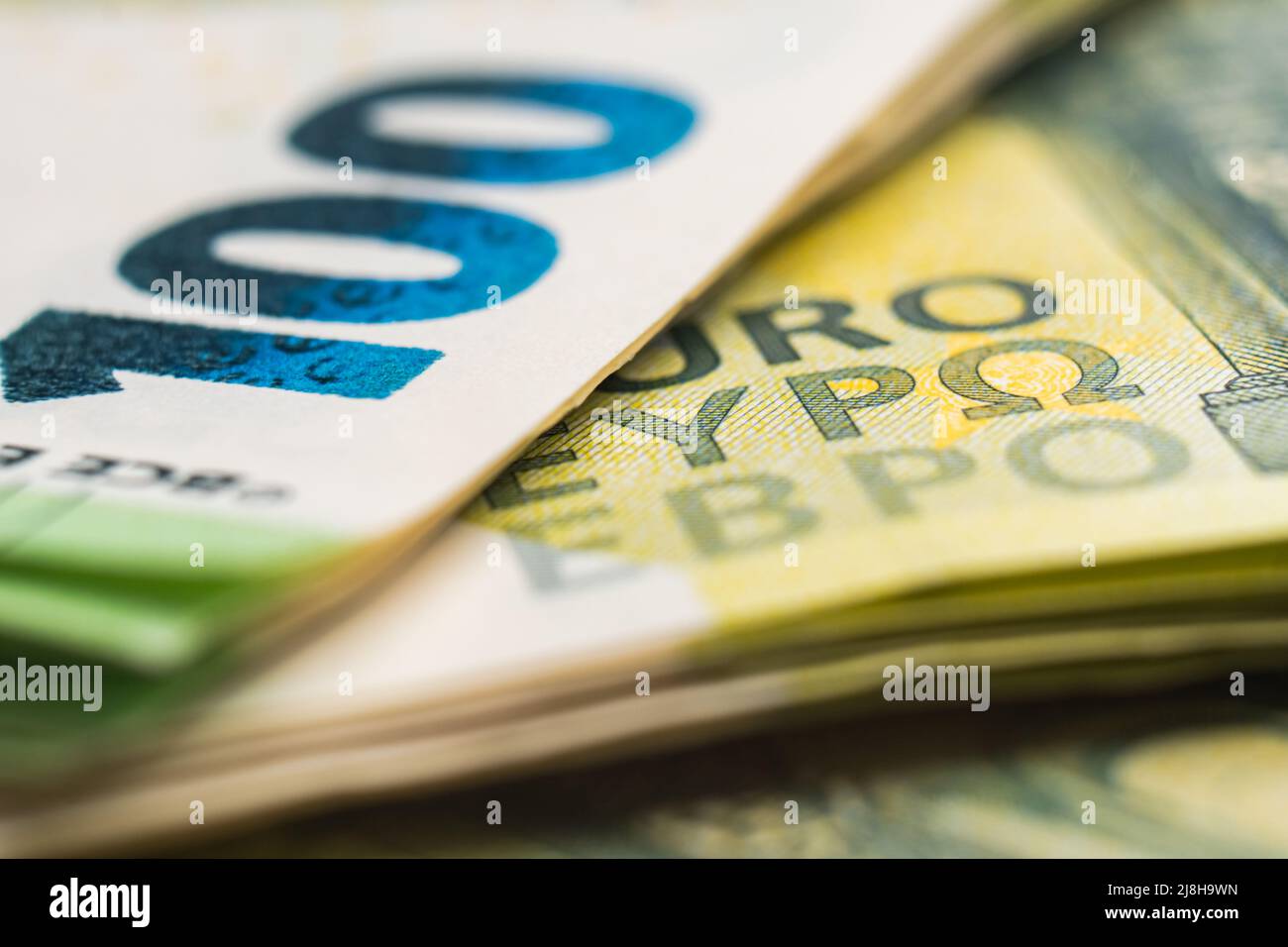 Currency pile hi-res stock photography and images - Alamy