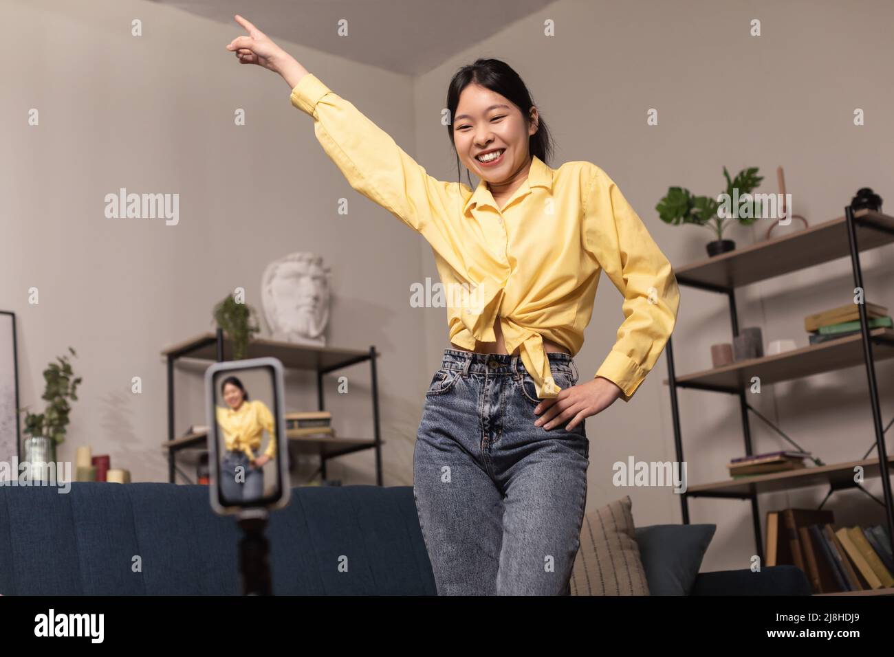 Asian dance tutorial hi-res stock photography and images - Alamy