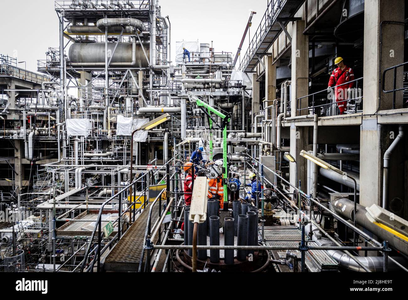 2022-05-16 09:53:08 PERNIS - Maintenance work in the Hycon factory at ...