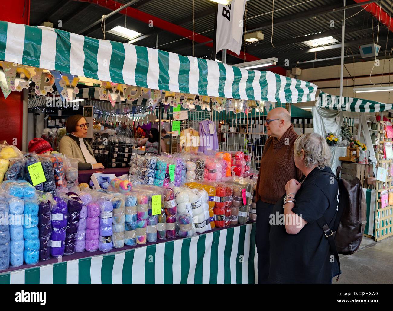Serving a customer with wool hi-res stock photography and images - Alamy