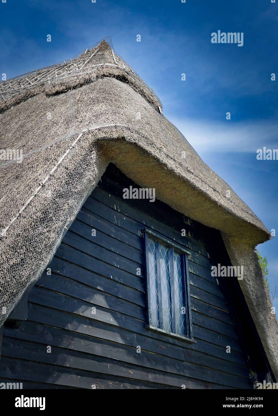 Thatch roof detail england hi-res stock photography and images - Alamy