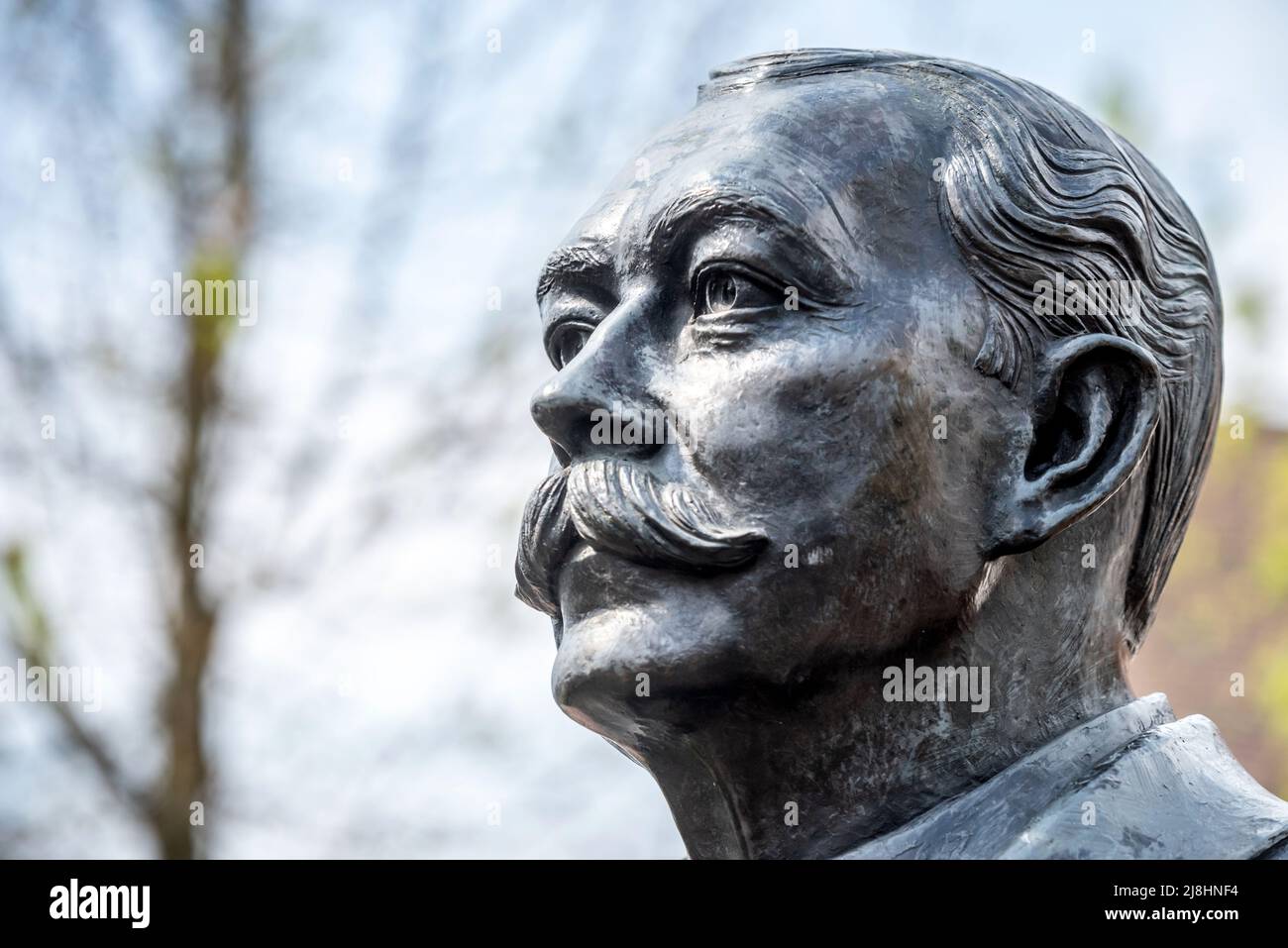 Conan doyle statue hi-res stock photography and images - Alamy
