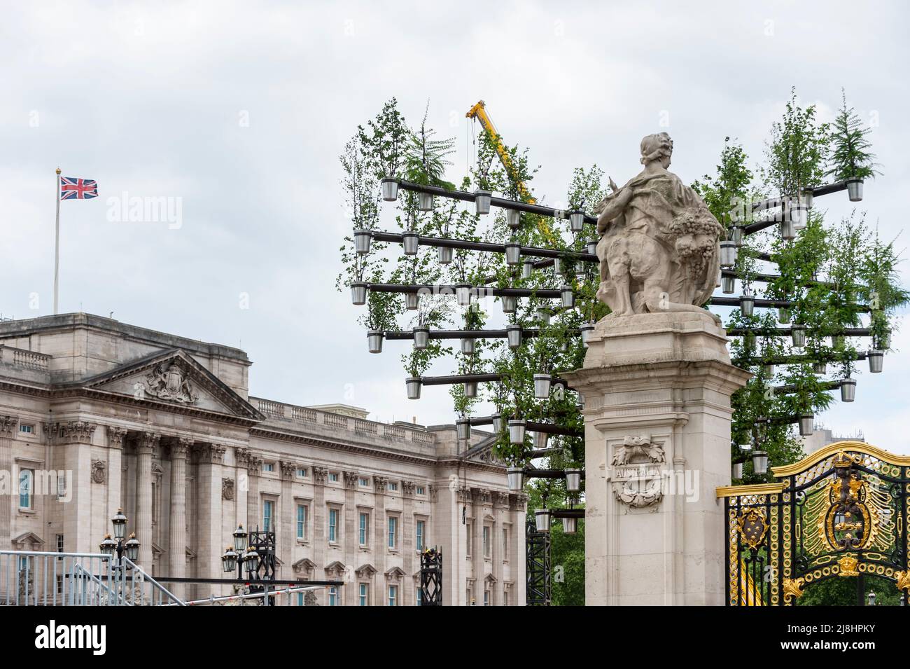 London, UK. 16 May 2022. A 21-metre “Tree of Trees” sculpture ...
