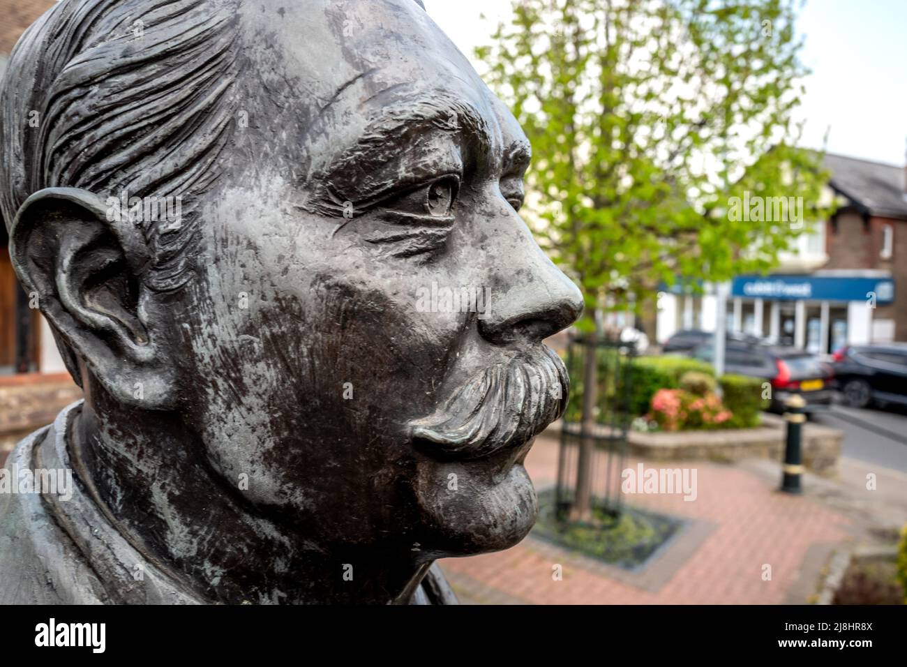 Statue of sir arthur conan doyle hi-res stock photography and images ...