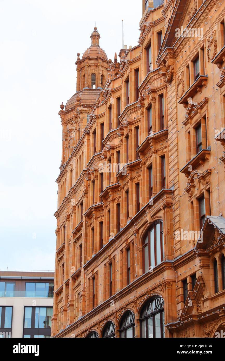 Harrods building hi-res stock photography and images - Alamy