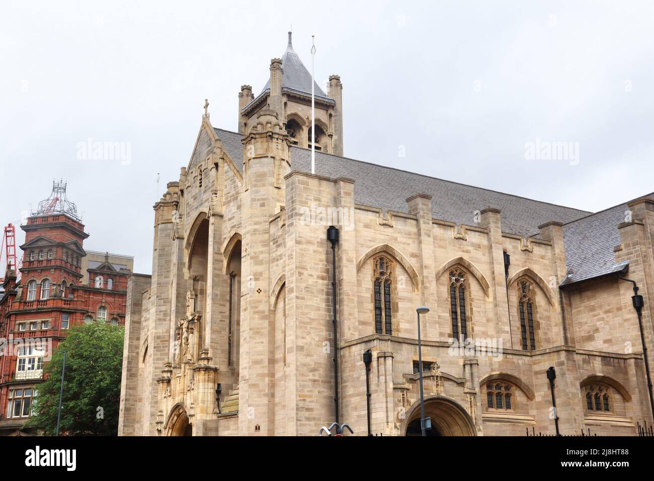 Leeds cathedral exterior hi-res stock photography and images - Alamy