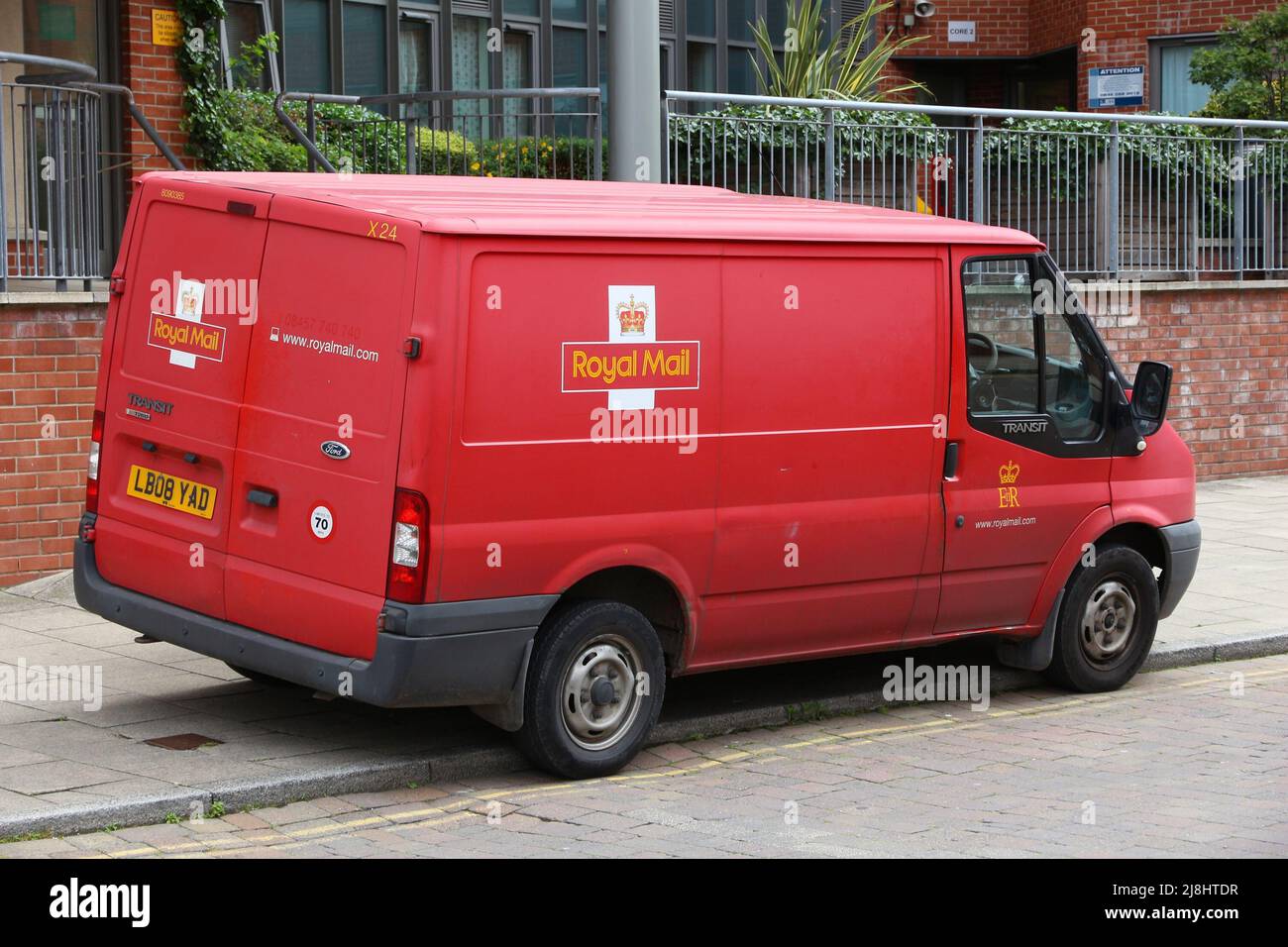 Royal mail delivery van hi-res stock photography and images - Alamy