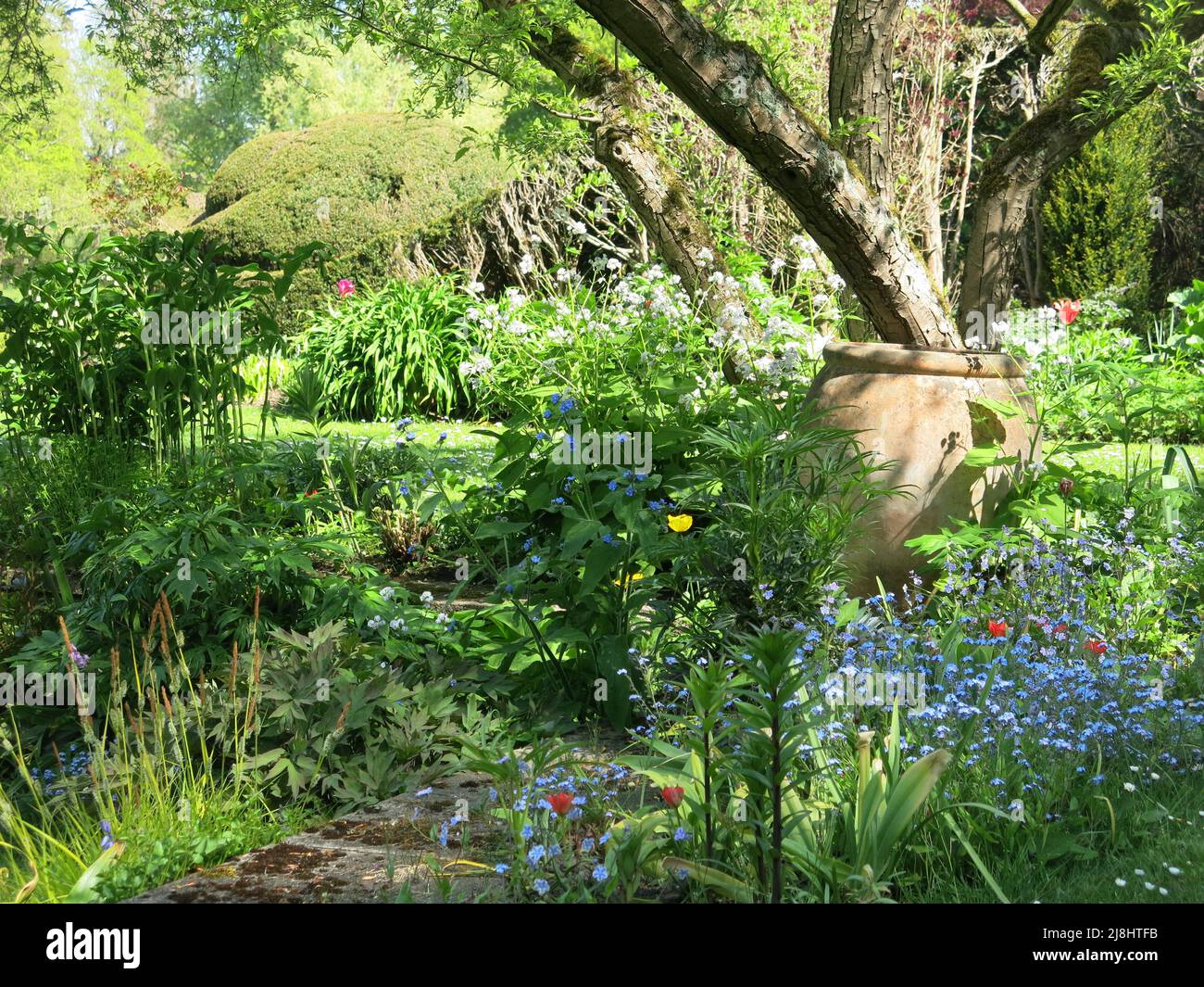 The Anglo-Dutch gardens of De Wiersse are characterised by landscaped ...