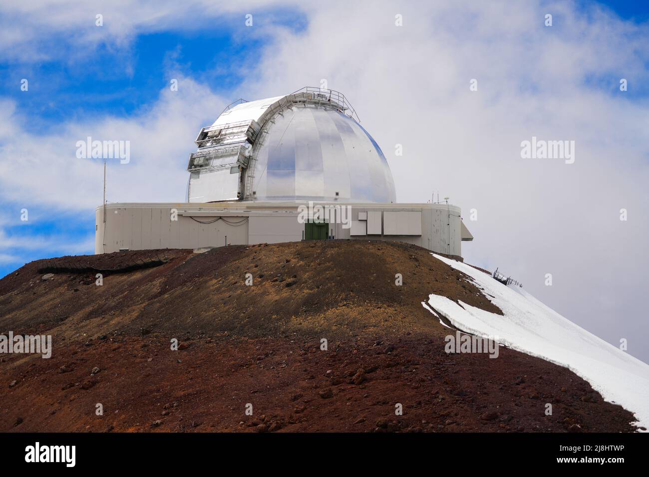 NASA Infrared Telescope Facility at the summit of the Mauna Kea volcano ...