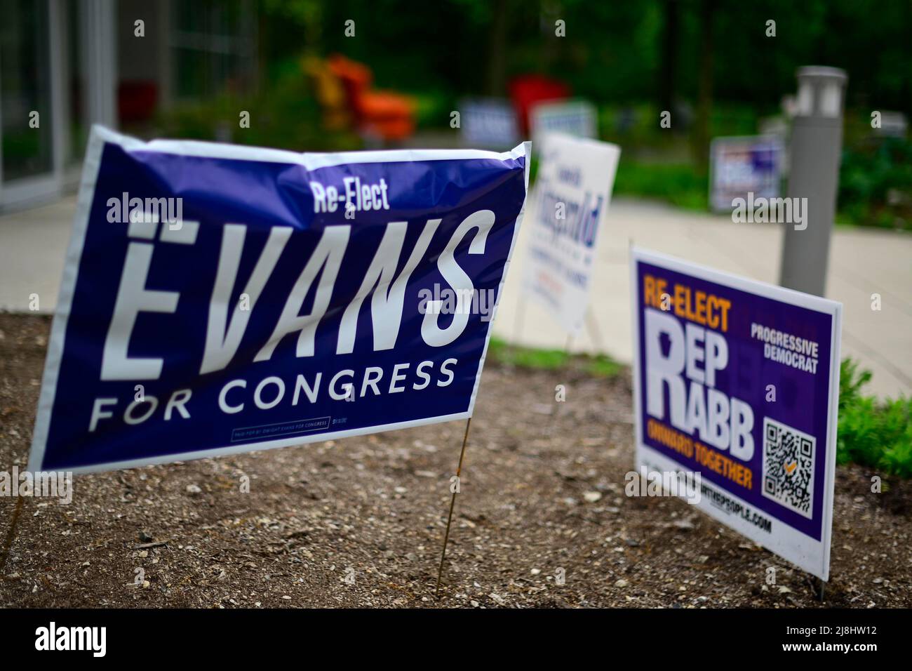 Campaign signs hi-res stock photography and images - Alamy
