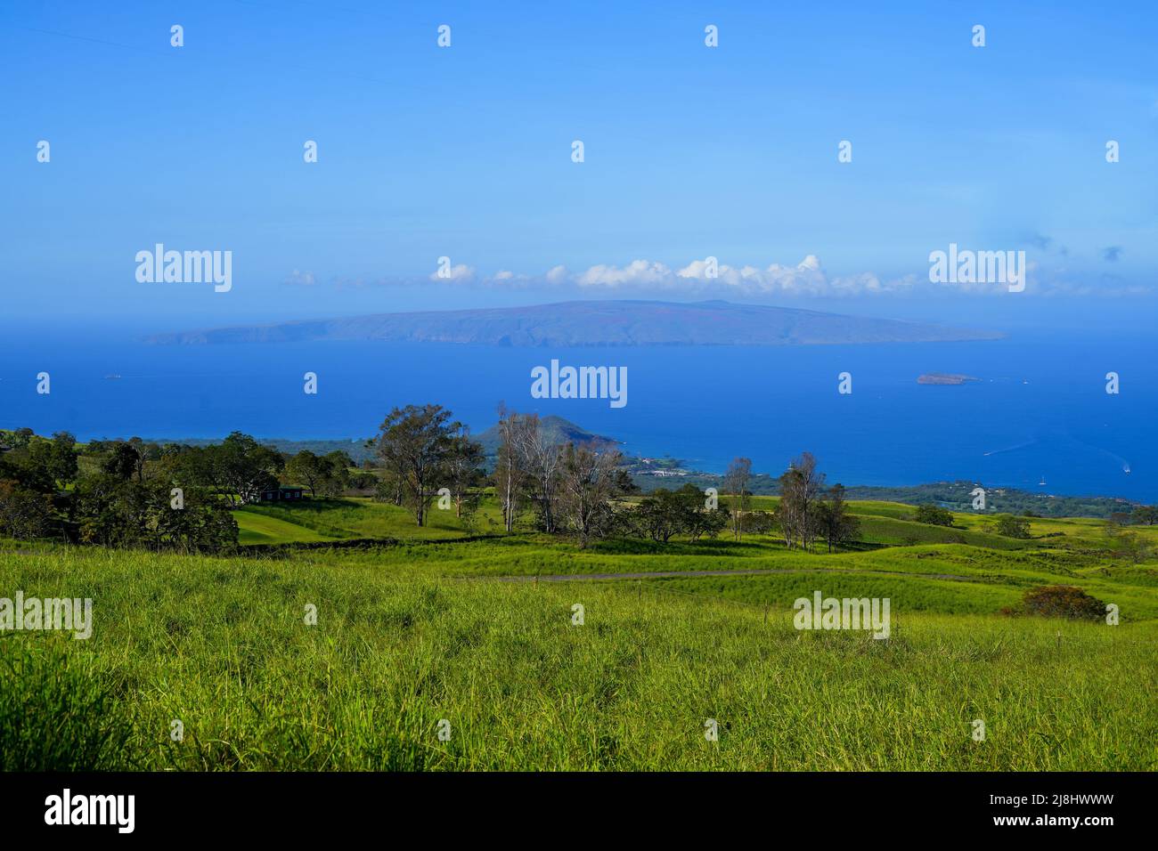 View on the Kaho'olawe Island and Molokini Crater from the Piilani ...