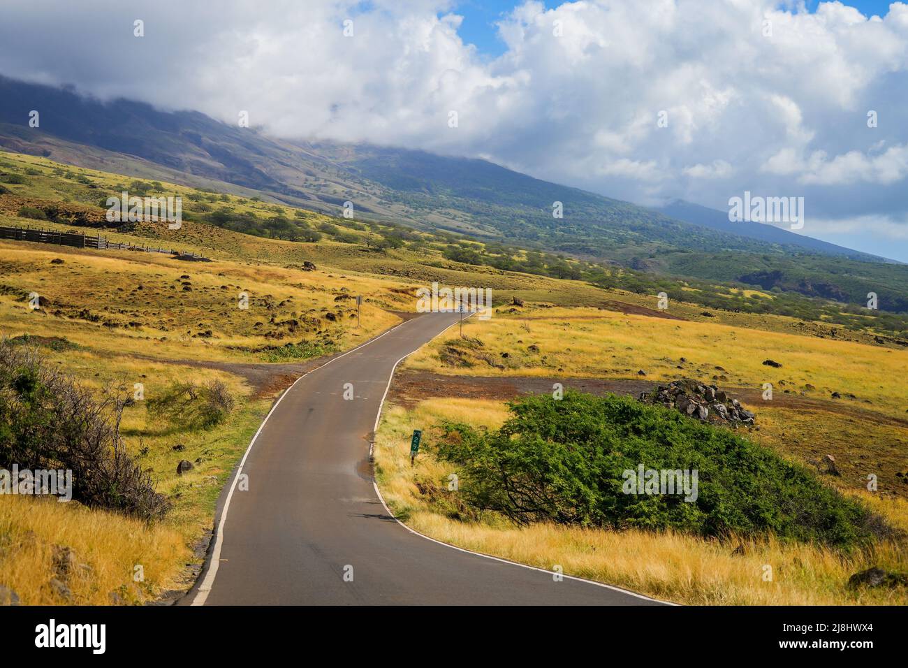Maui coastal highway shoreline pacific hi-res stock photography and ...