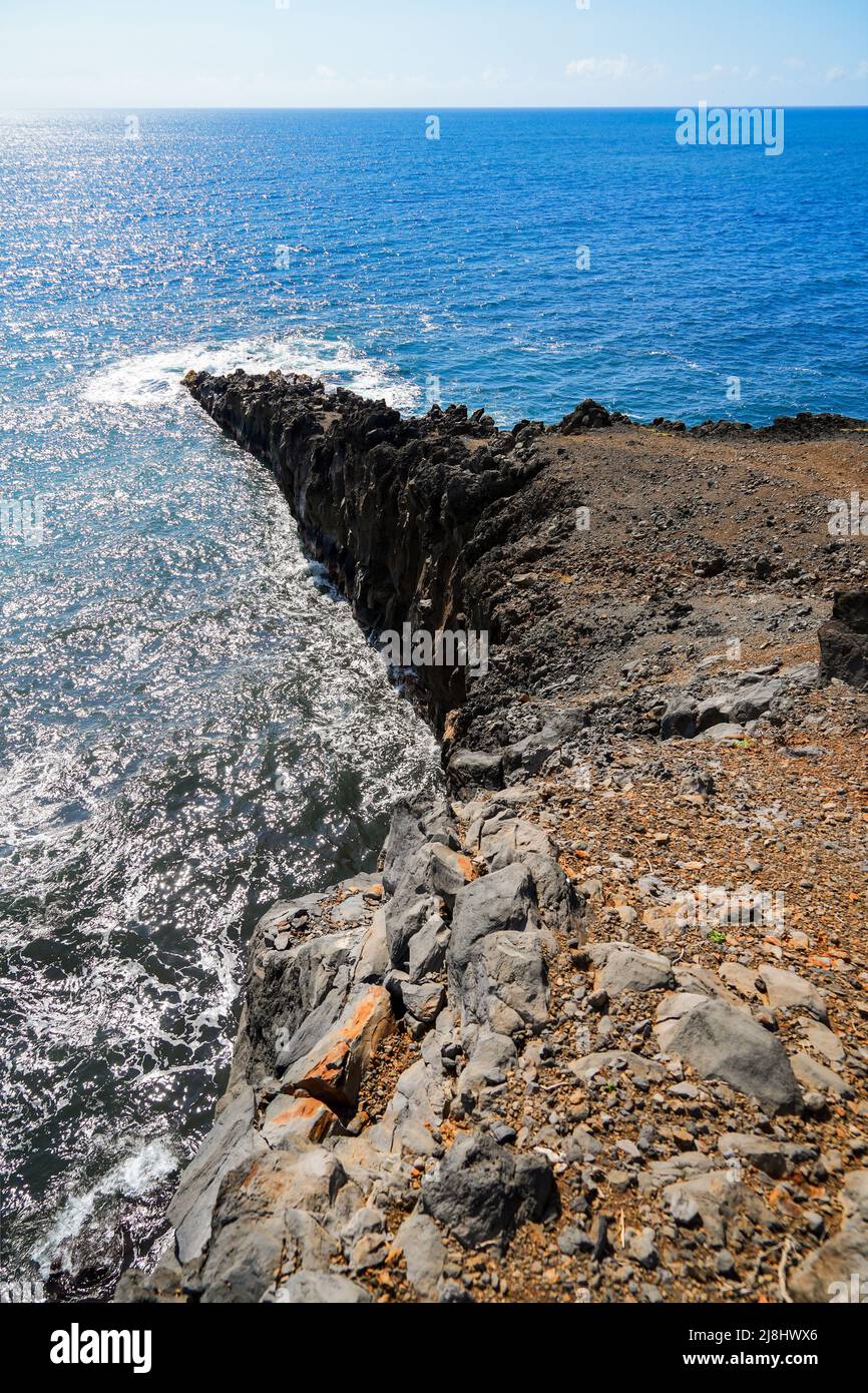 Rocky cliffs along the Piilani Highway in the southeast of Maui island ...