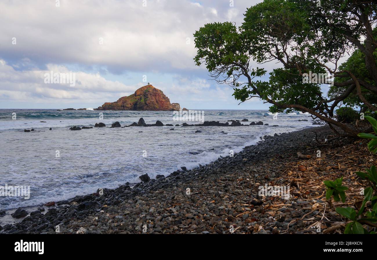 Alau Island Seabird Sanctuary seen from Koki Beach Park on the Road to ...