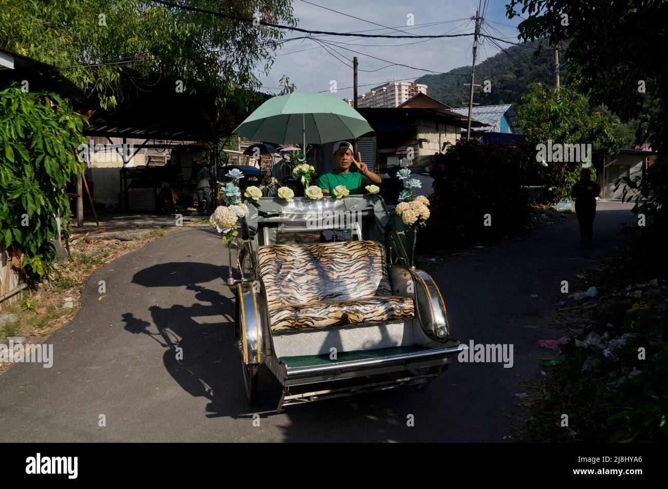 Food street vendor on a bicycle in the streets of George Town,Penang ...