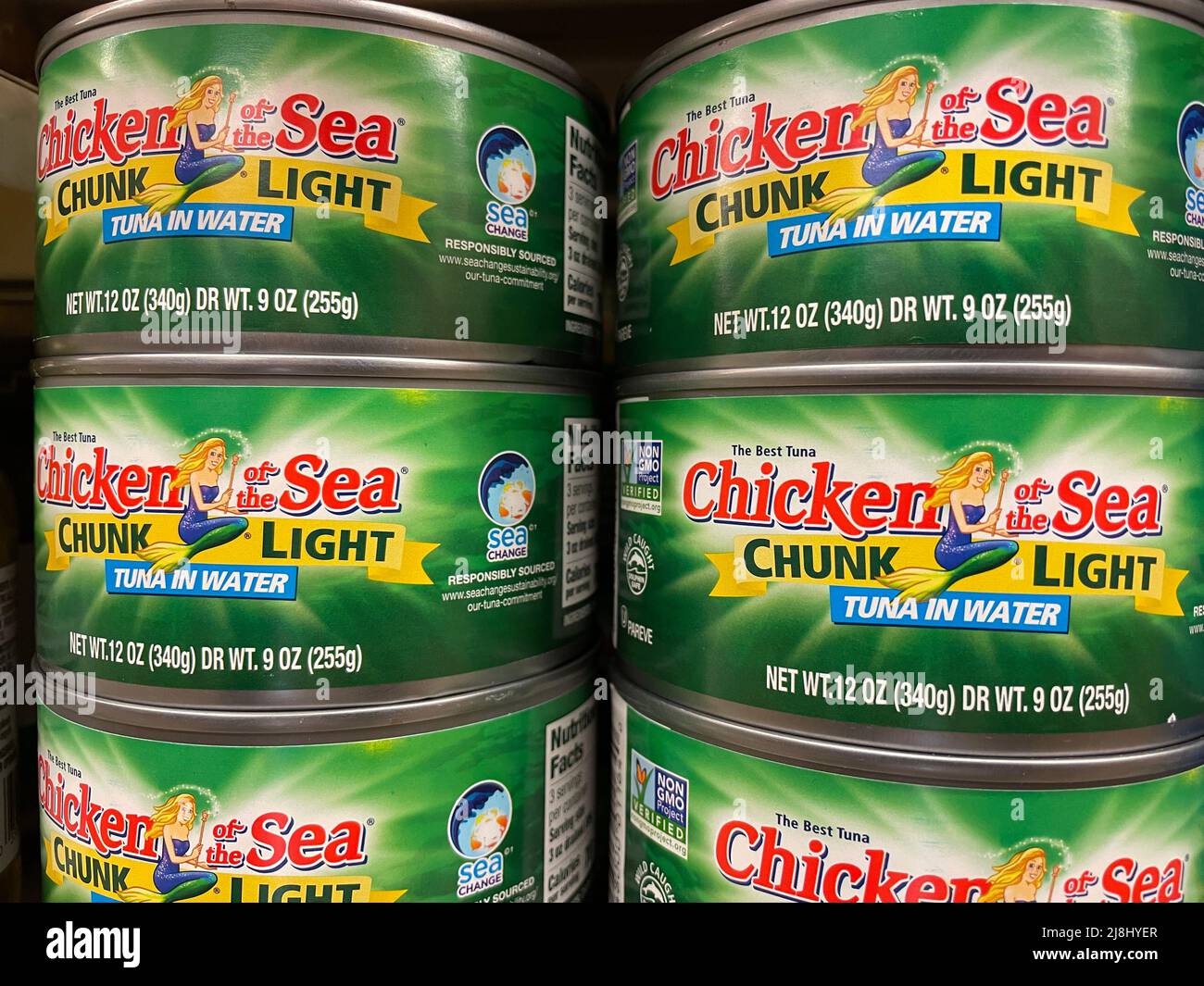 Tin of tuna shelf hi-res stock photography and images - Alamy