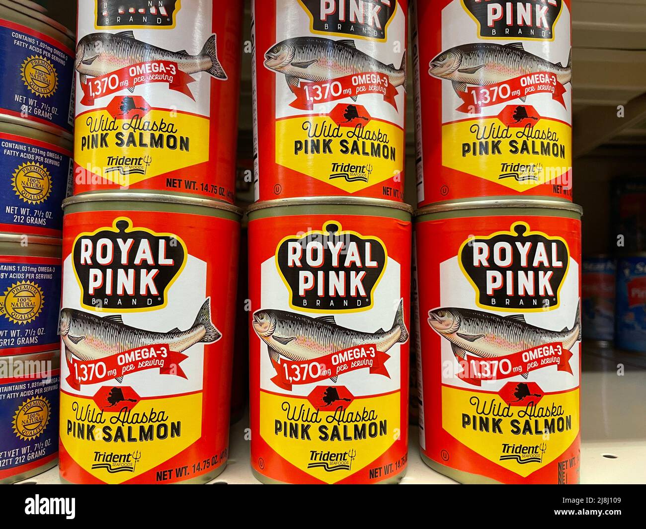Tin of tuna shelf hi-res stock photography and images - Alamy