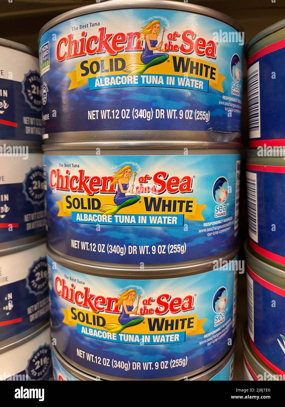 Tin of tuna shelf hi-res stock photography and images - Alamy