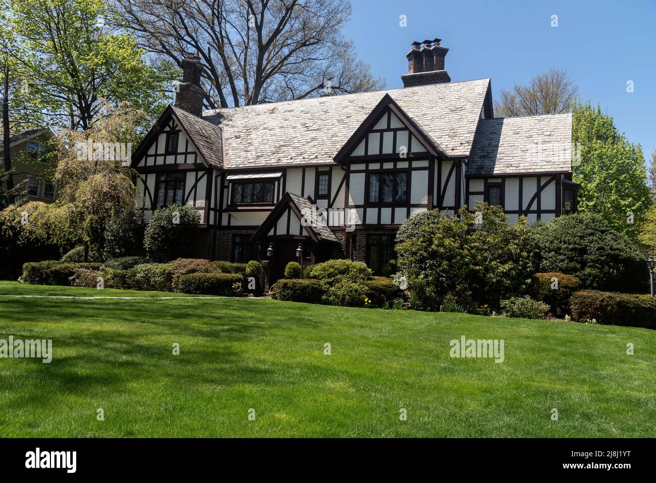 Individual house hi-res stock photography and images - Alamy