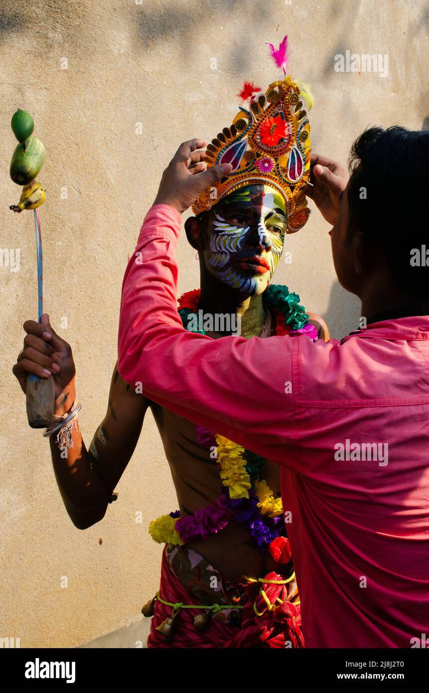 A gajan performer is decking up himself Stock Photo - Alamy