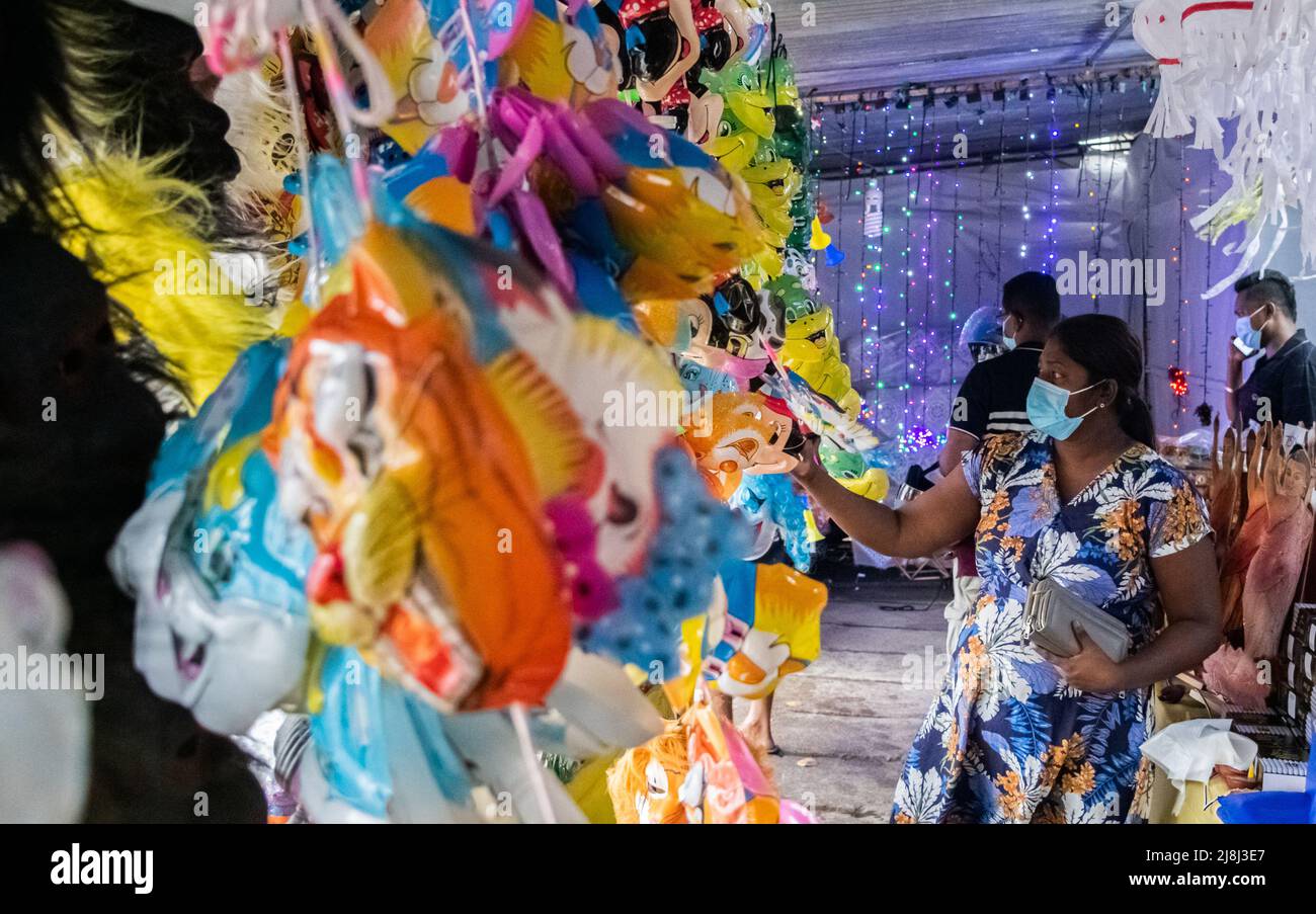 Colombo, Sri Lanka. 14th May, 2022. (5/14/2022) Mother and child buy ...