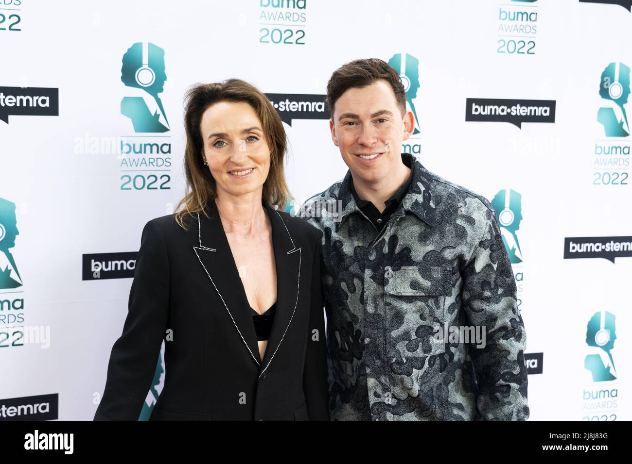 2022-05-16 15:13:24 BUSSUM - Anna Knaup and DJ Hardwell on the red ...