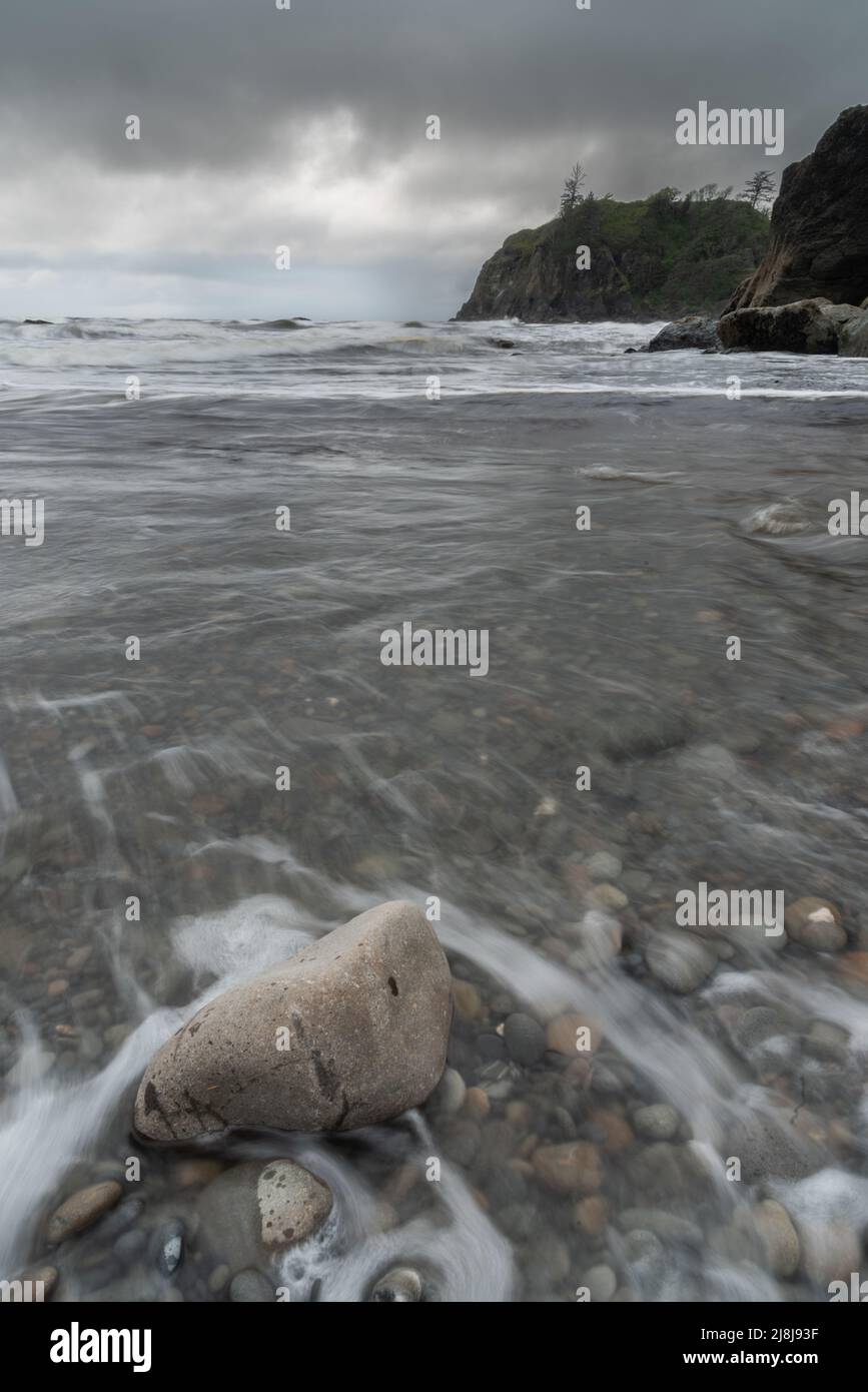 Moody and dramatic morning tides seascape on the Olympic Coast ...