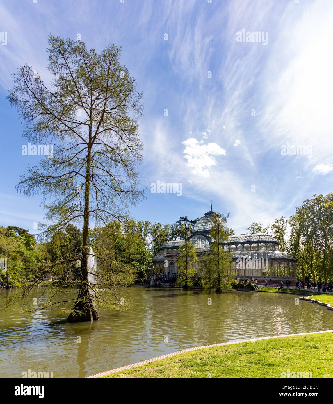 A picture of the iconic Palacio de Cristal and the surrounding pond and ...