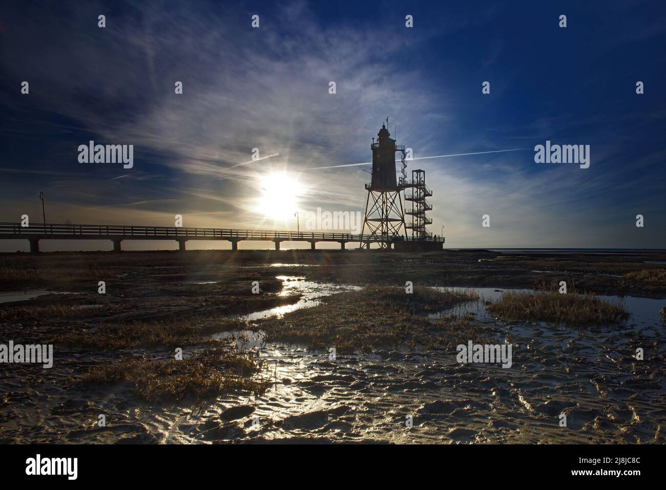 Lighthouse at low tide hi-res stock photography and images - Alamy