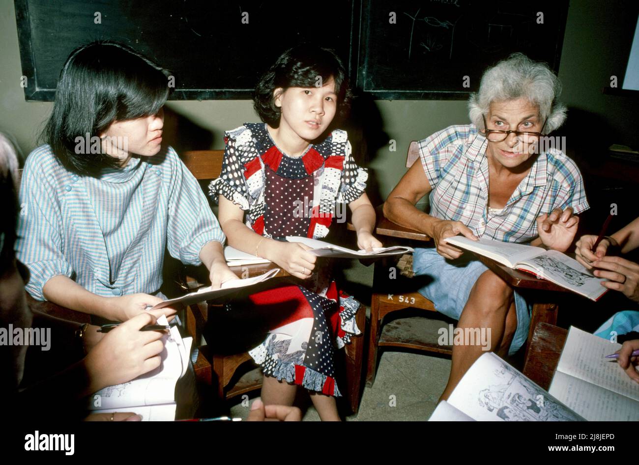 American English language teacher with Indonesian students in Jakarta ...